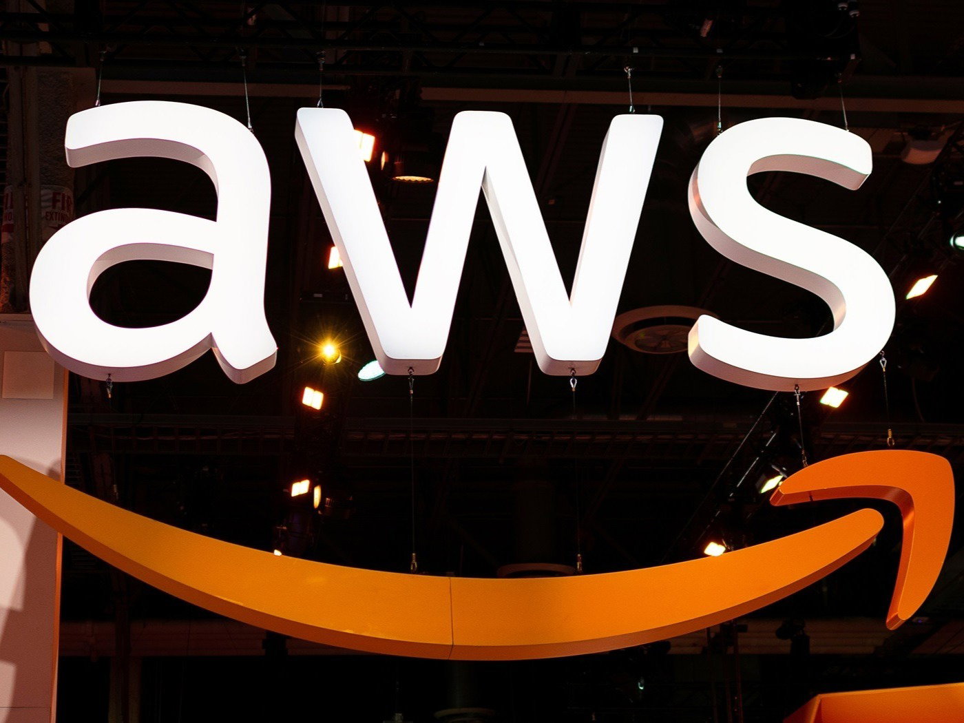Amazon anuncia novo chip de IA e a rivalidade com a Microsoft aumenta ...