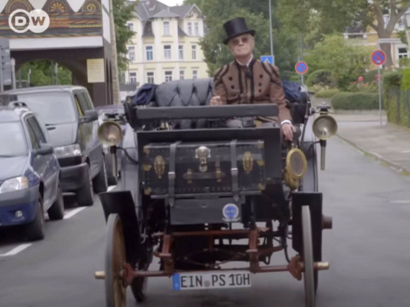 Este carro da Mercedes tem 130 anos e ainda anda assim (Vídeo) - 4gnews