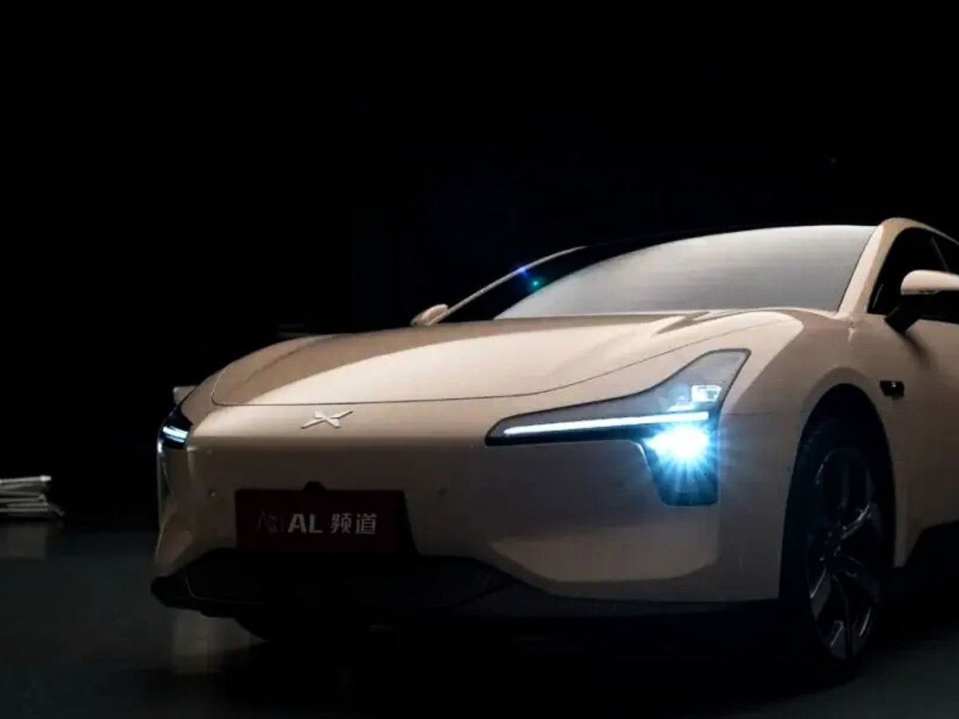 Este carro guia-se e estaciona sozinho e já chega hoje! Prepara-te para ...