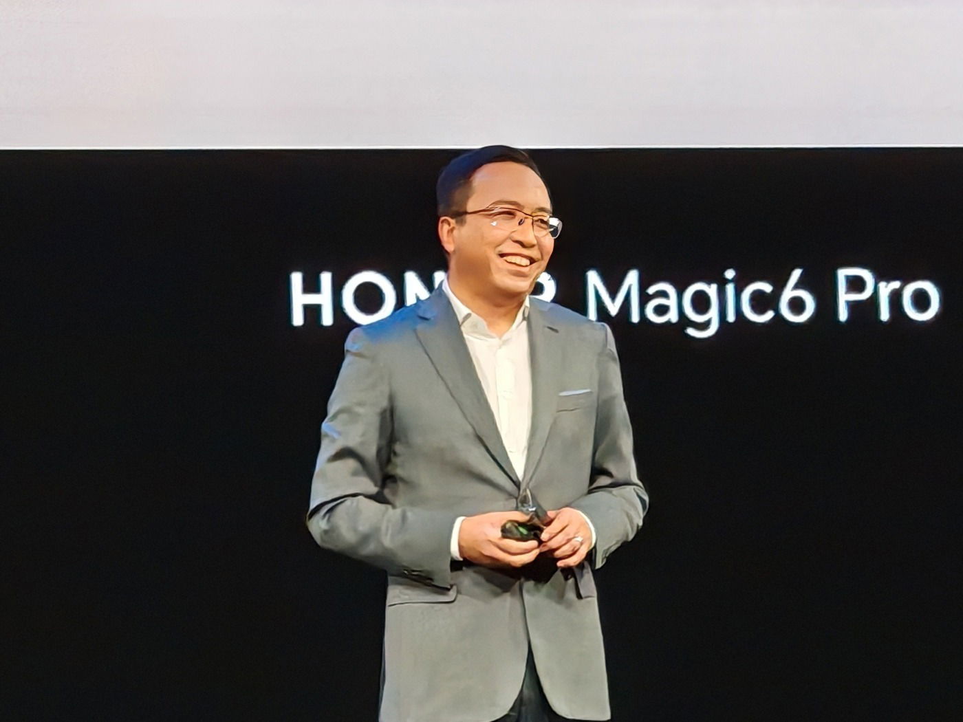 George Zhao deixa de ser CEO da Honor: sucessor é um ex-executivo da ...