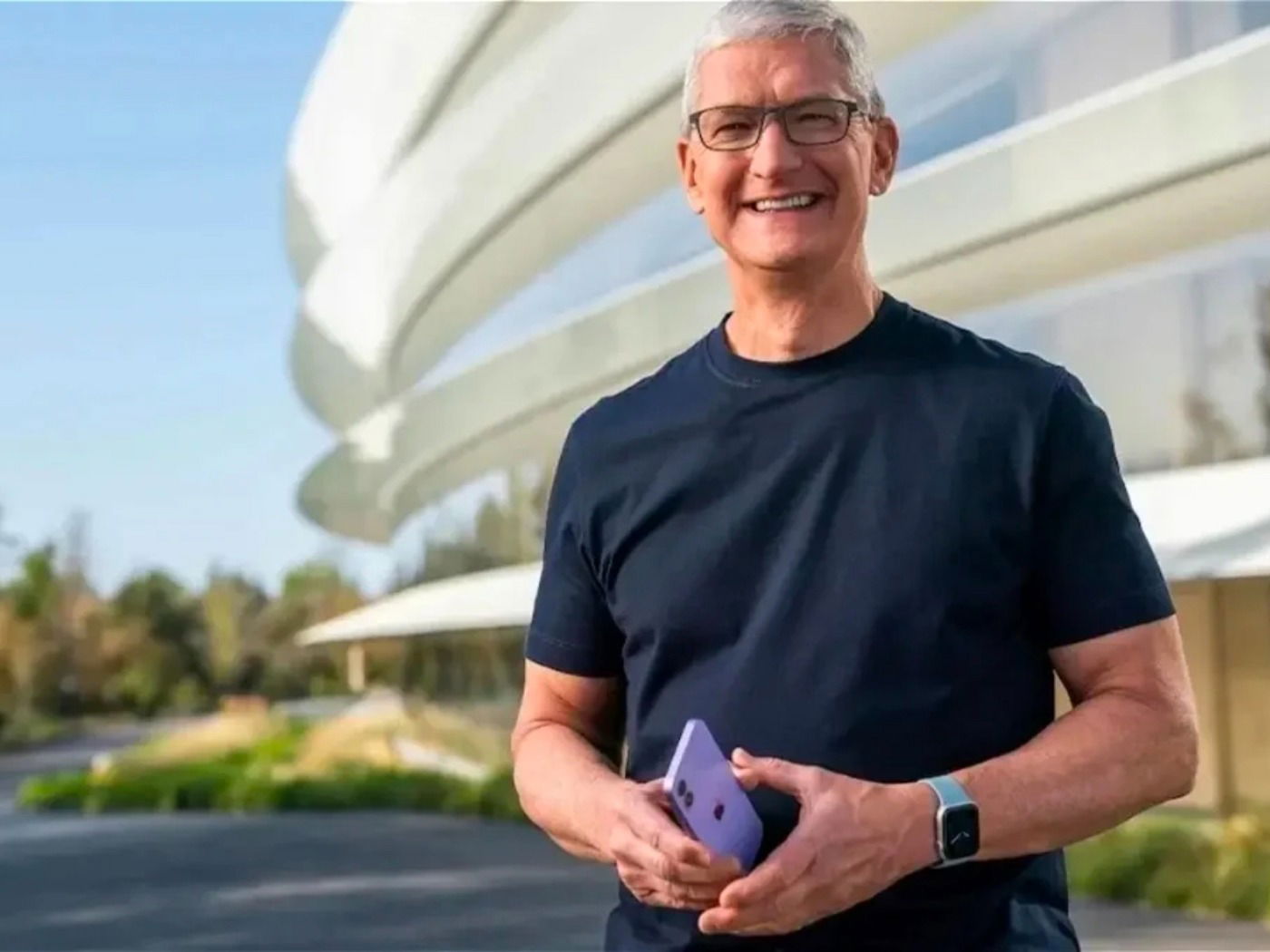 Tim Cook vendeu 13% das suas ações da Apple por 88 milhões de dólares ...