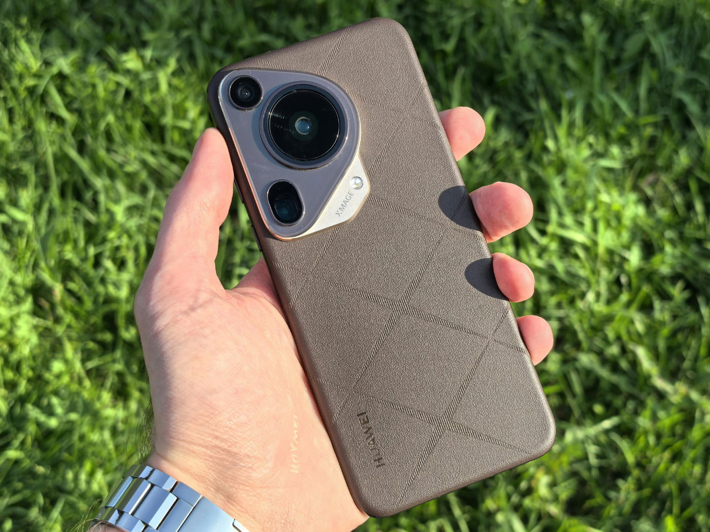 Vem aí um telemóvel inovador da Huawei e todos vão "correr para comprar ...