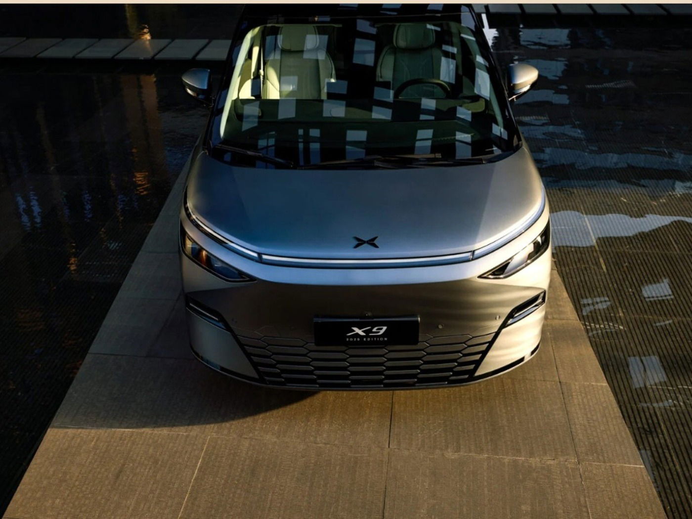 Xpeng X9 2025 redefine EVs com carregamento ultrarrápido. Recupera mais ...